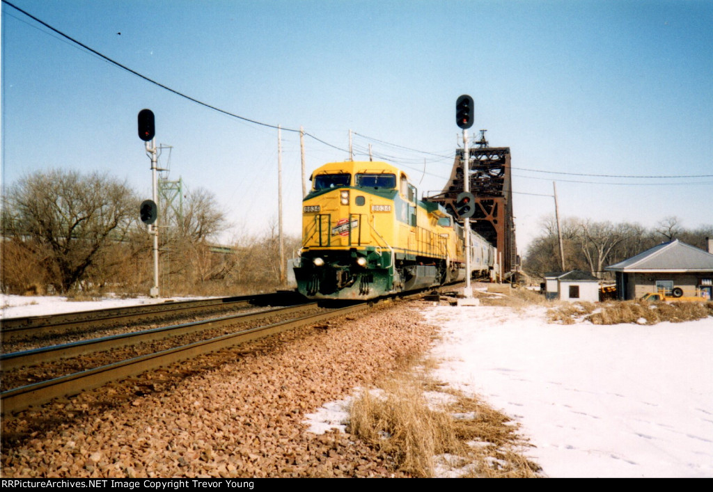 CNW 8534, UP 6106 at Clinton, IA